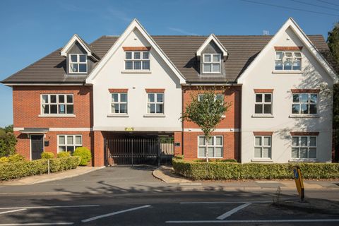 New Haw Road, New Haw, Surrey KT15, 2 bed flat to rent, £1,650 pcm - Zoopla