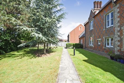 Grey Lady Place, Billericay CM11, 2 bed flat for sale, £275,000 - Zoopla