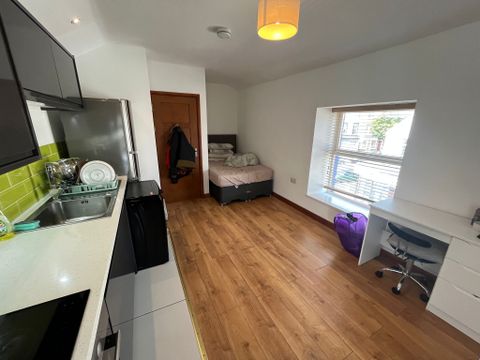 Walter Road, Swansea SA1, Studio to rent, £800 pcm - Zoopla