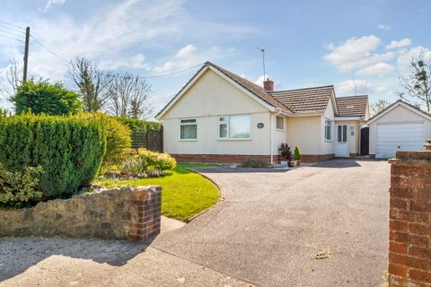 Dyers Lane, Bathpool, Taunton TA2, 4 bed detached bungalow for sale, £395,000 - Zoopla