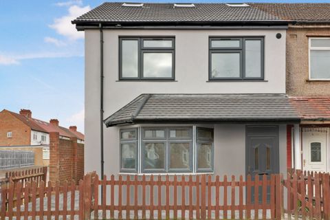 2 bed flat to rent in Flat 1, 21 Stuart Road, Harrow Weald HA3, £1,700 ...