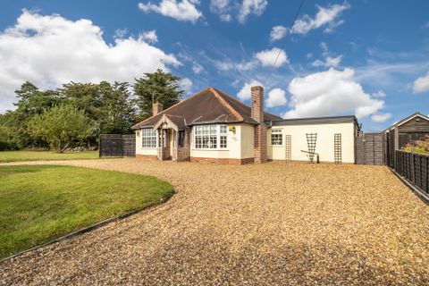 4 bed detached bungalow for sale in Syleham, Eye IP21, £715,000 - Zoopla