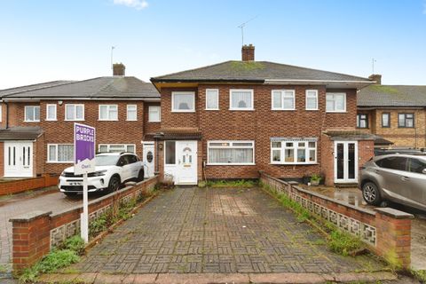 Karen Close, Rainham RM13, 3 bed terraced house for sale, £374,500 - Zoopla
