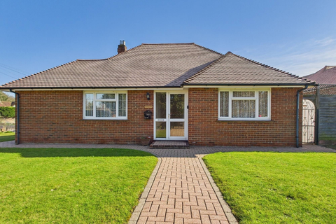 Findon Road, Findon Valley, Worthing BN14, 2 bed bungalow for sale, £ ...