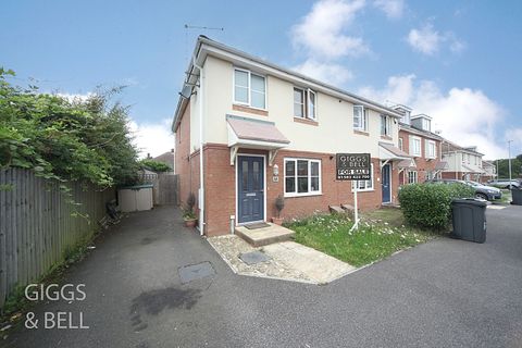3 bed semi-detached house for sale in Verde Close, Luton, Bedfordshire ...