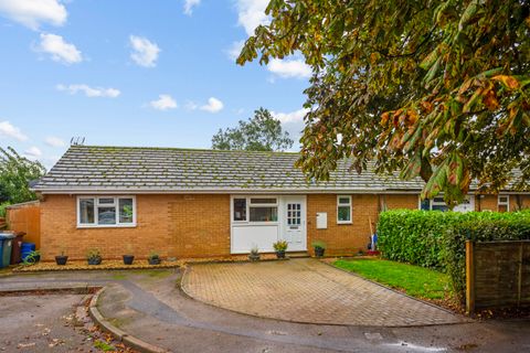2 bed bungalow for sale in Chelmscote Row, Upper Wardington OX17, £ ...