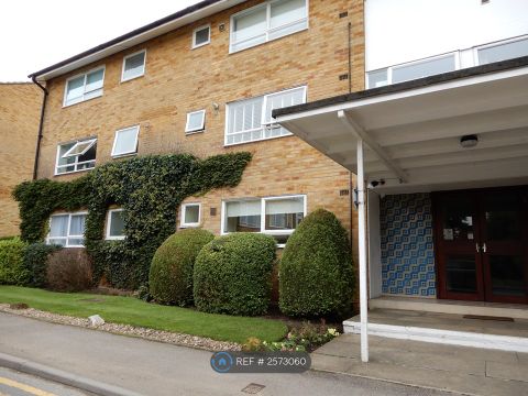 Boxgrove Road, Guildford GU1, 3 bed flat to rent, £2,550 pcm - Zoopla