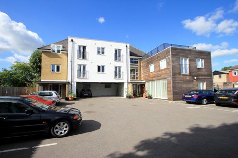 2 bed flat to rent in Alpha Road, Surbiton KT5, £1,700 pcm - Zoopla
