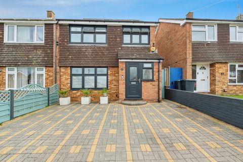 4 bed semi-detached house for sale in Radnor Road, Luton LU4, £425,000 ...