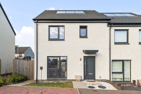 3 bed end terrace house for sale in Old College View, Sauchie FK10, £ ...