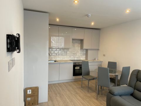 Avondale Road, Wolverhampton WV6, 1 bed flat to rent, £850 pcm - Zoopla