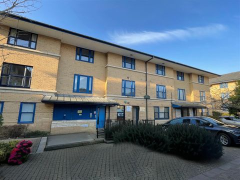 2 bed flat to rent in North Row, Buckingham House, Central Milton ...