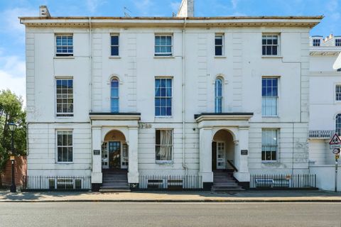 Kent Road, Southsea PO5, 1 bed flat for sale, £70,000 - Zoopla