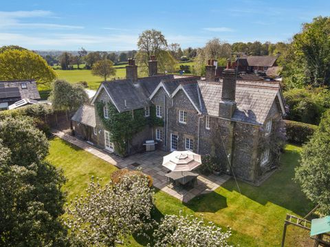 Hazelwood Lane, Coulsdon CR5, 6 bed detached house for sale, £1,425,000 ...