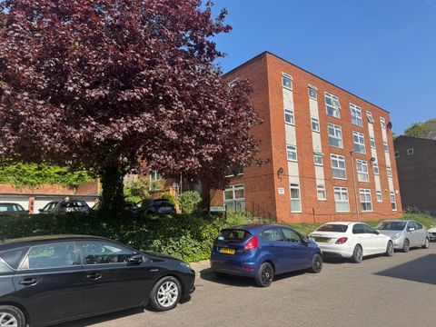 2 bed flat to rent in 50 Arndale Court, Luton LU2, £1,450 pcm - Zoopla