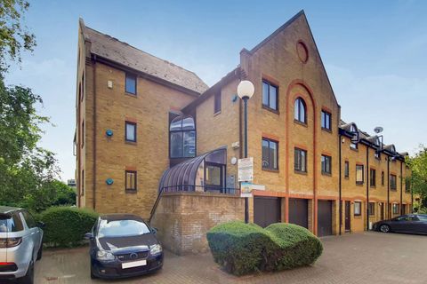 Kennet Street, Wapping, London E1W, 2 bed flat to rent, £2,145 pcm - Zoopla