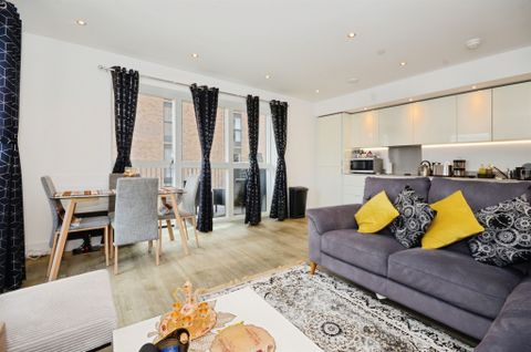 Lyon Road, Harrow HA1, 2 bed flat for sale, £450,000 - Zoopla
