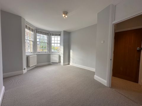 2 bed flat to rent in Portland Street, London SE17, £1,850 pcm - Zoopla