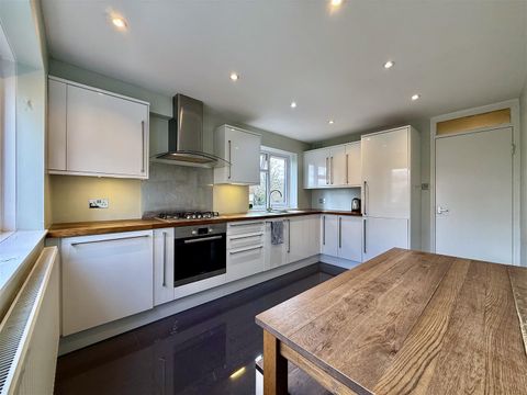 Ashcombe Court, Carlton Drive, London SW15, 2 bed flat to rent, £1,850 ...
