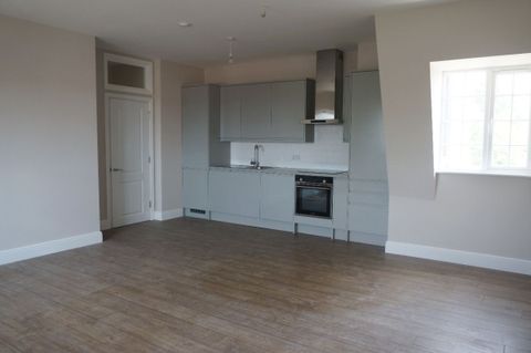 2 bed flat to rent in Manor Drive North, New Malden KT3, £1,750 pcm ...