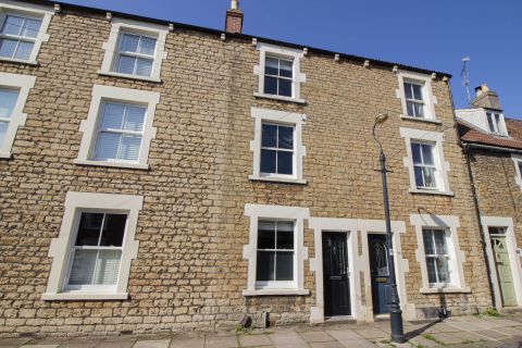 3 bed town house for sale in Trinity Street, Frome BA11, £425,000 - Zoopla