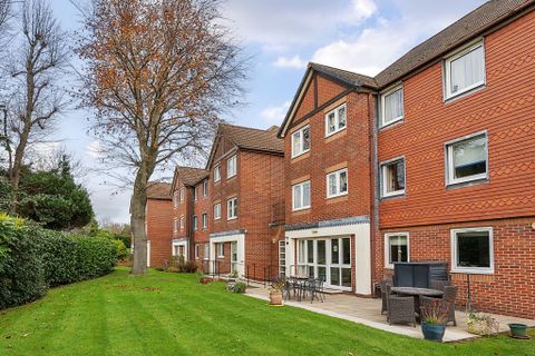 1 bed flat for sale in Weston Court, London N20,, £150,000 - Zoopla