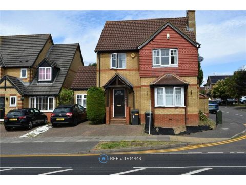 4 bed detached house to rent in Riddy Lane, Luton LU3, £2,500 pcm - Zoopla