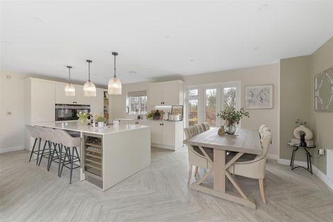 5 bed detached house for sale in Hawthornden Grove, Yalding, Maidstone ...