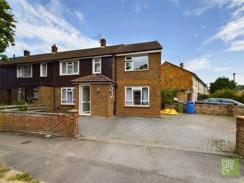 3 bed end terrace house for sale in Oak Way, Aldershot, Hampshire GU12 ...