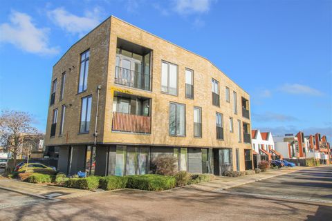 Braggowens Ley, Newhall, Harlow CM17, 2 bed flat for sale, £290,000 ...