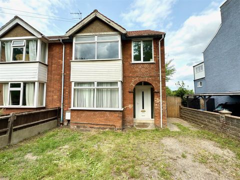 Victoria Road, Oulton Broad, Lowestoft, Suffolk NR33, 3 bed block of ...
