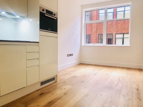 1 bed property to rent in Flowers Way, Luton LU1, £1,000 pcm - Zoopla