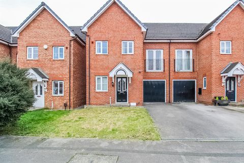 4 bed town house for sale in Mill Lane, Chickenley, Dewsbury WF12, £ ...