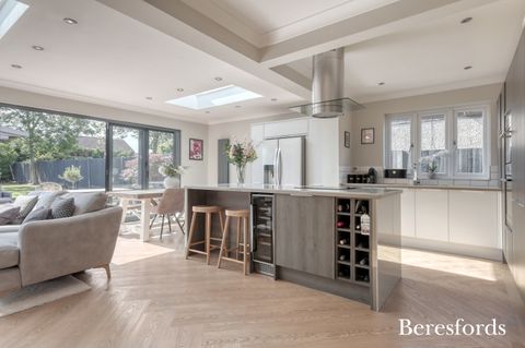 Cranham Gardens, Upminster RM14, 5 bed chalet for sale, £800,000 - Zoopla