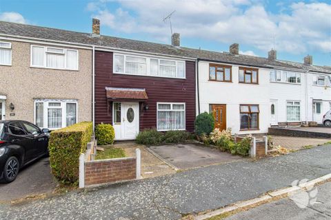 3 bed property to rent in Great Mistley, Basildon SS16, £1,800 pcm - Zoopla