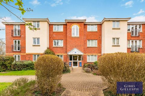 2 bed flat to rent in Hume Way, Ruislip HA4, £1,750 pcm - Zoopla