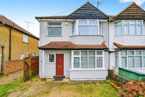 3 bed semi-detached house for sale in Richmond Hill, Luton ...