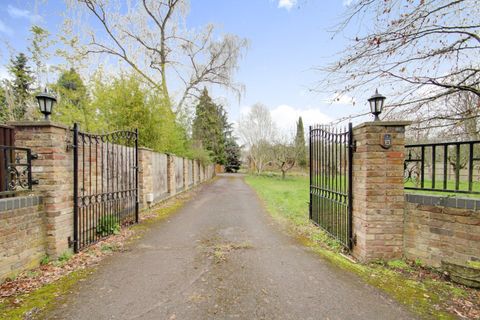 3 bed bungalow to rent in Cherry Tree Lane, Iver Heath SL0, £3,000 pcm ...