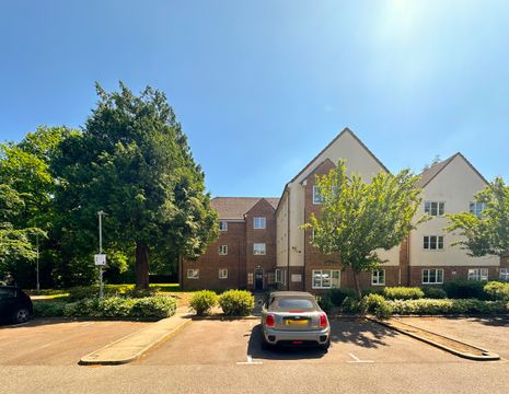 2 bed flat to rent in Gisburne Way, Watford WD24, £1,450 pcm - Zoopla