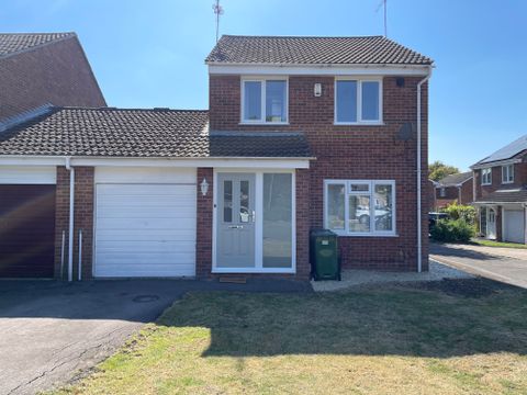 Rochester Close, Toothill, Swindon SN5, 3 bed semi-detached house to ...