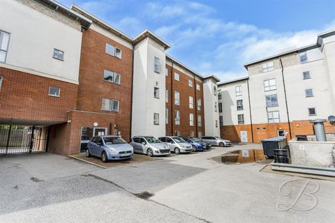 2 bed flat to rent in Stockwell Gate, Mansfield NG18, £775 pcm - Zoopla