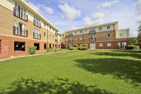 Connaught Heights, Uxbridge Road, Hillingdon UB10, 2 bed flat for sale ...