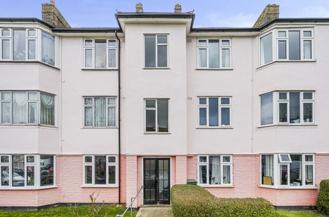 Chinbrook Road, London SE12, 2 bed flat to rent, £1,600 pcm - Zoopla