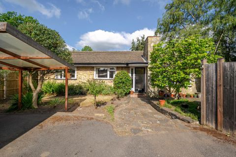 Woking, Surrey GU22, 3 bed detached bungalow for sale, £575,000 - Zoopla
