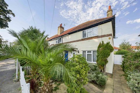 2 bed end terrace house for sale in Gostling Road, Twickenham TW2, £475,000 - Zoopla