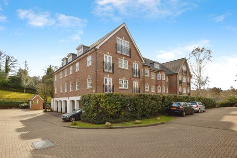 2 bed flat for sale in Sells Close, Guildford GU1, £425,000 - Zoopla