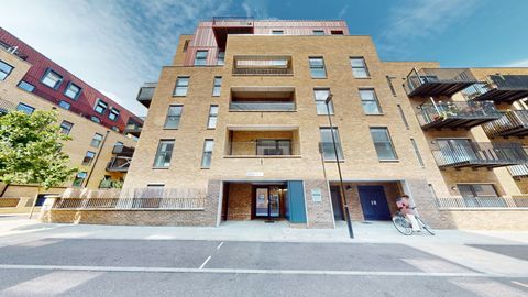 Brumwell Avenue, London SE18, 2 bed flat to rent, £2,350 pcm - Zoopla