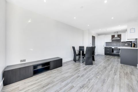 Goodmayes Road, Ilford IG3, 1 bed flat to rent, £1,550 pcm - Zoopla