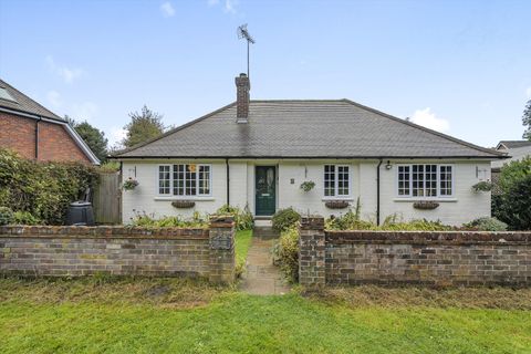 3 bed bungalow for sale in Stoke Row Road, Kingwood, Henley-On-Thames ...