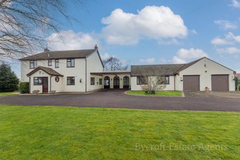 Main Road, Ormesby St Michael NR29, 4 bed detached house for sale, £ ...